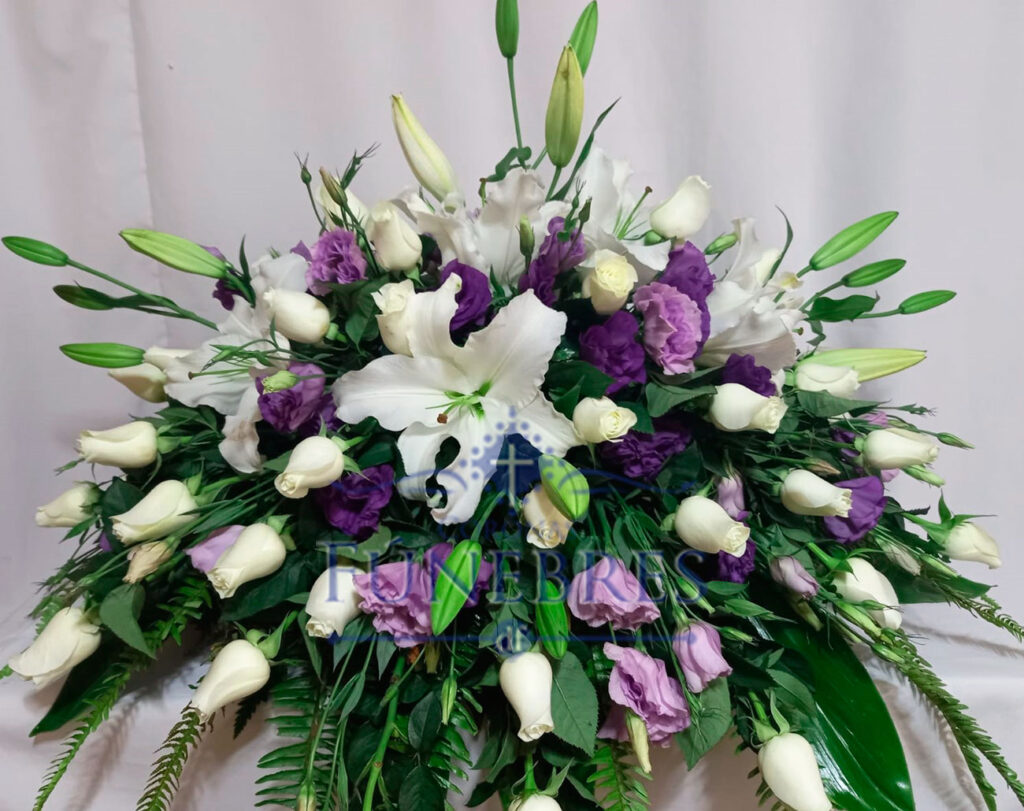 Cubre Caja fúnebre de Flores Rosas – Florería Sharon | Arreglos ...